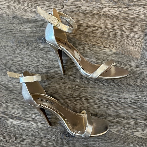Anne Michelle | Shoes | Anne Michelle Gold Metallic Heeled Sandals ...